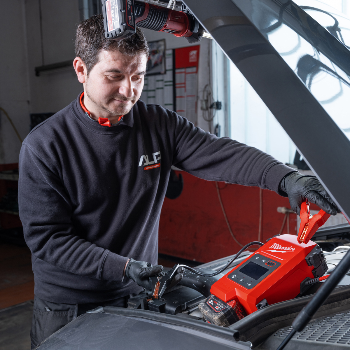 Milwaukee JS2000 M18 FUEL Jump Starter 2000A - Body Only